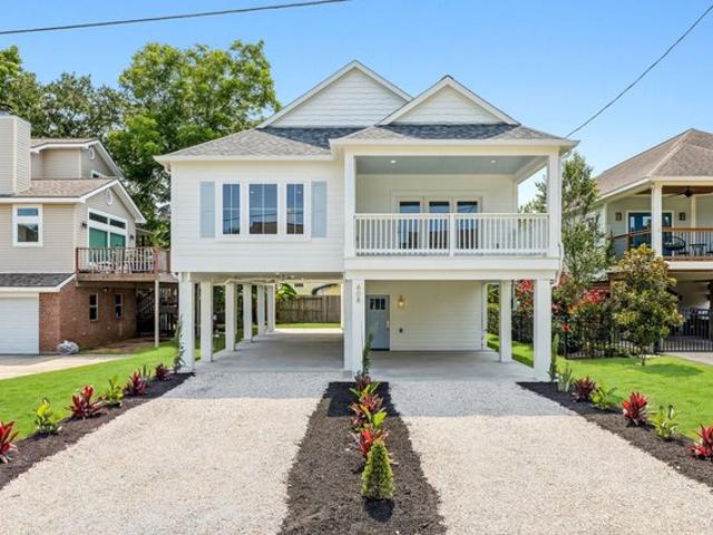 608 Oak Rd, Clear Lake Shores, TX 77565
