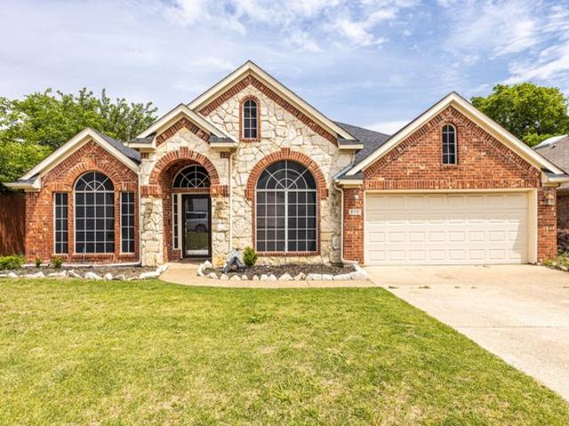 608 Laura Ln, Grand Prairie, TX 75052