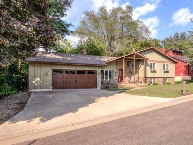 608 Manor Ct, Altoona, WI 54720