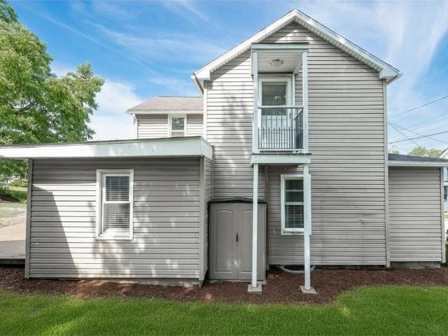 608 Maple St