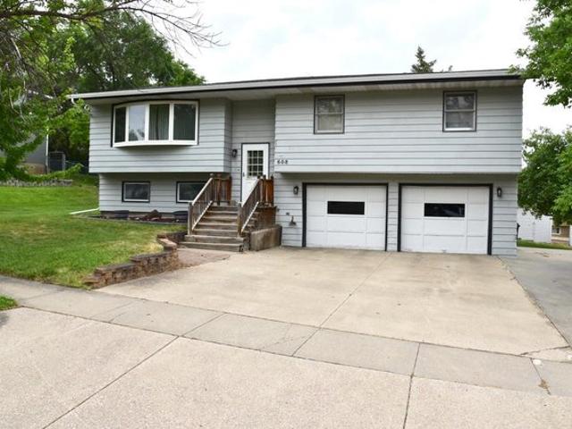 608 N Taylor Ave, Pierre, SD 57501