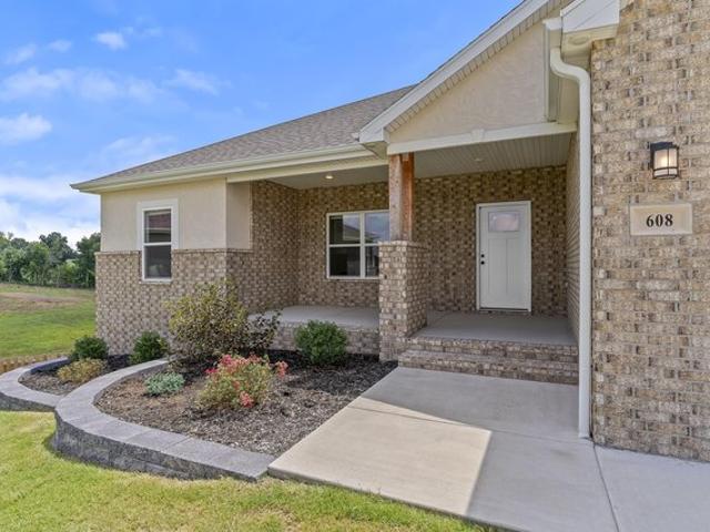 608 N Baywood Dr, Nixa, MO 65714