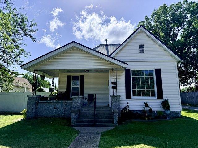 608 N Central Ave, Monett, MO 65708