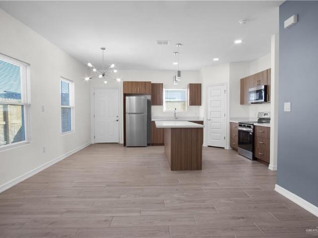 608 N Onyx Avenue 2