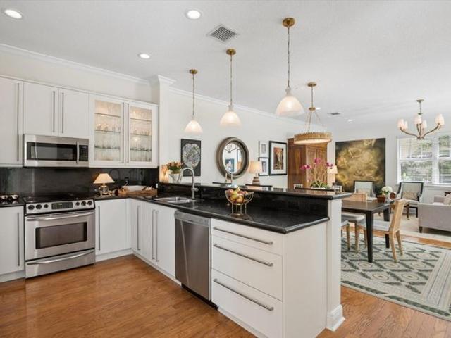 608 NE 11th Ave, Fort Lauderdale, FL 33304