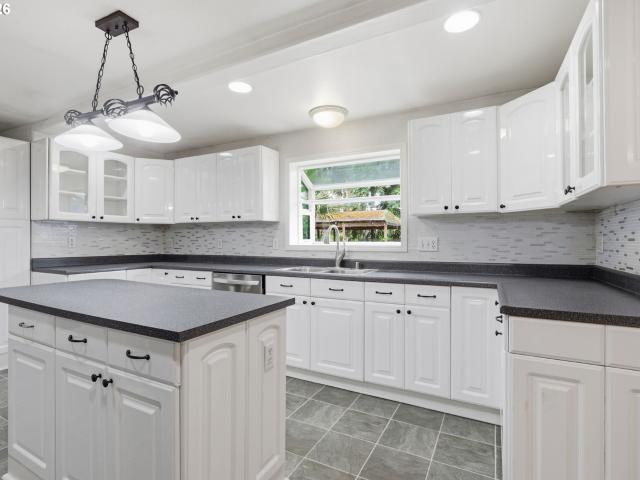 608 NE 124TH AVE