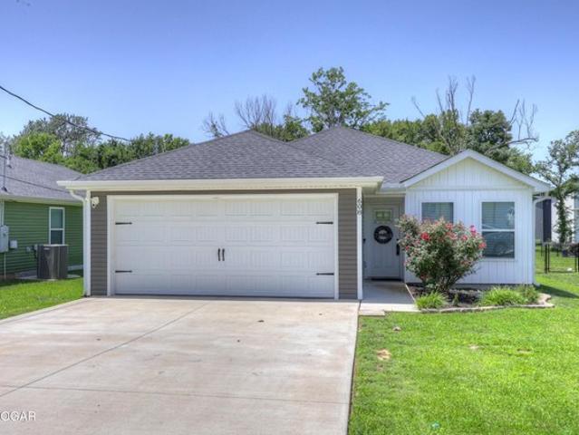 608 S Arch St, Carterville, MO 64835