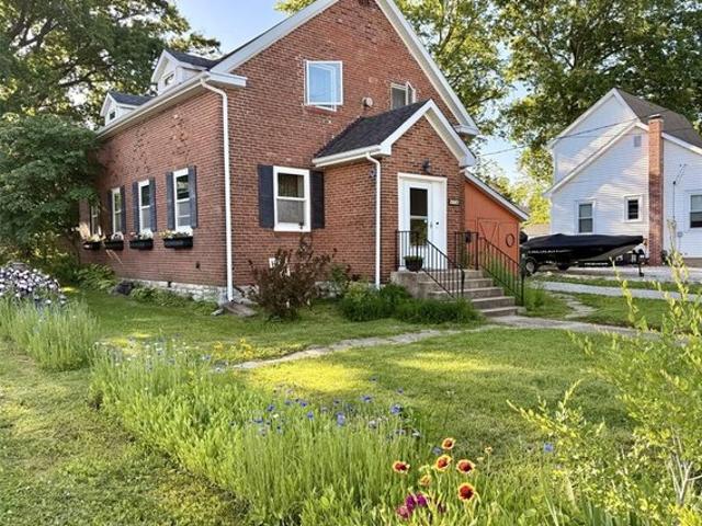 608 S Church St, Waterloo, IL 62298