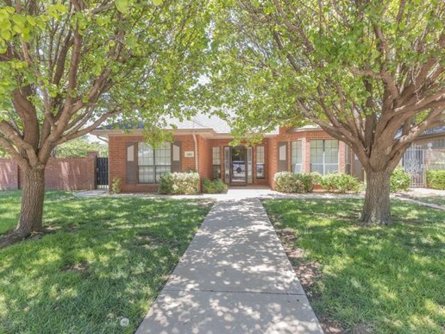 608 S Holliday Dr, Plainview, TX 79072
