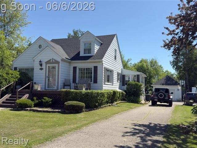 608 S Main St, Capac Vlg, MI 48014