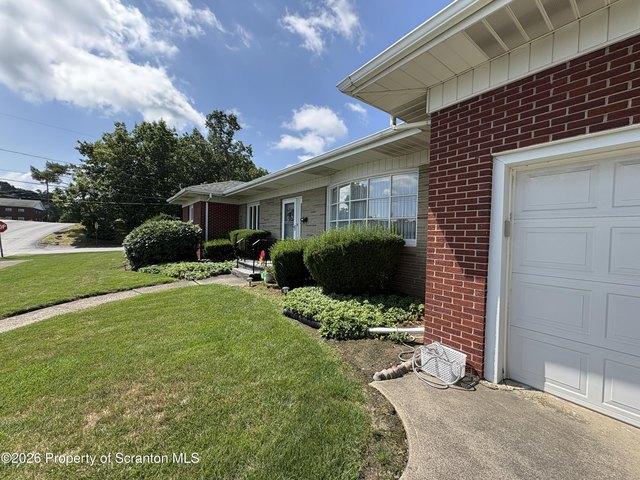 608 School St, Moosic, PA 18507