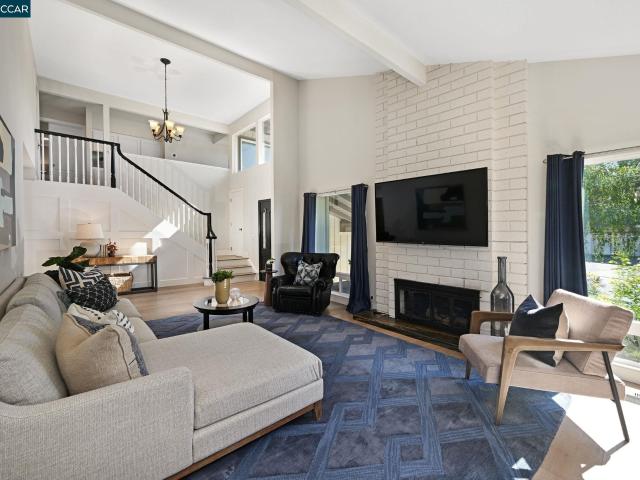 608 Serramonte Ct