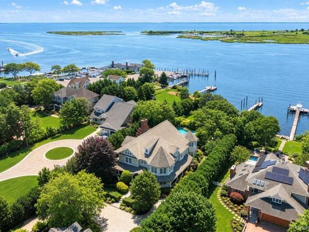 608 Shore Dr, Oakdale, NY 11769