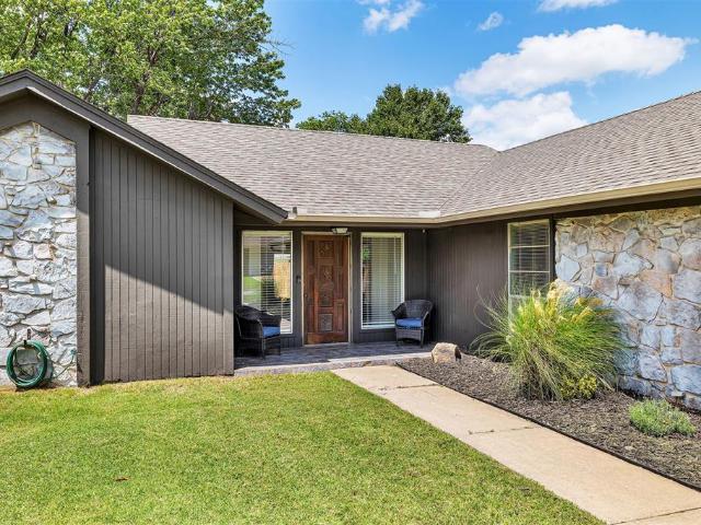 608 SW 25th Place
