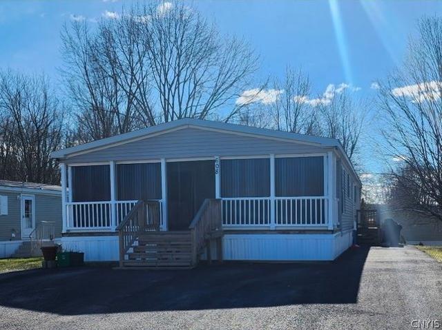 608 Sycamore Ln, Utica, NY 13502