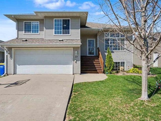 608 Randall Dr, Solon, IA 52333
