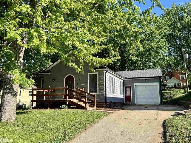 608 W 15th St, Carroll, IA 51401