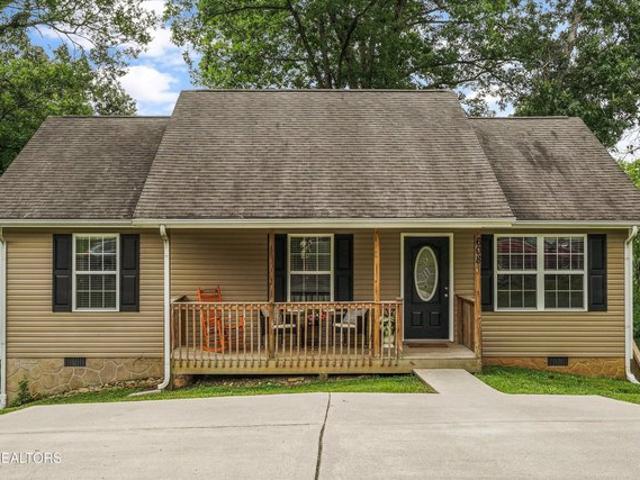 608 W 3rd Ave, Lenoir City, TN 37771