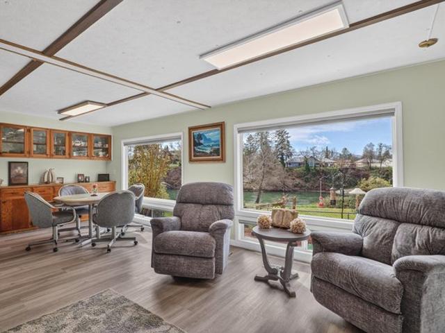 608 Woodlawn Cir, Grants Pass, OR 97526