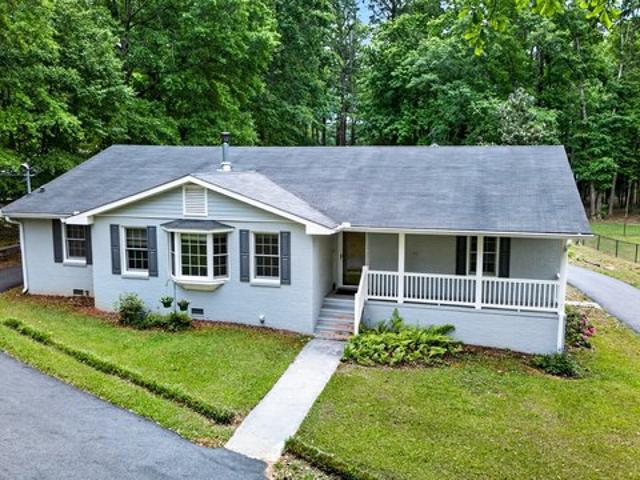 608 Waterview Dr, Lagrange, GA 30240