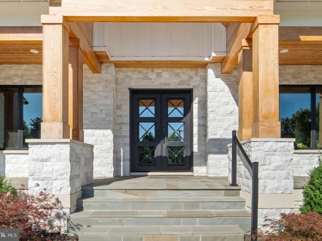608 Walker Rd, Great Falls, VA 22066 | MLS #VAFX2305 | Compass