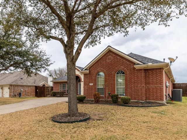 608 Walnut Hollow Dr, Mansfield, TX 76063 | MLS #21202 | Compass