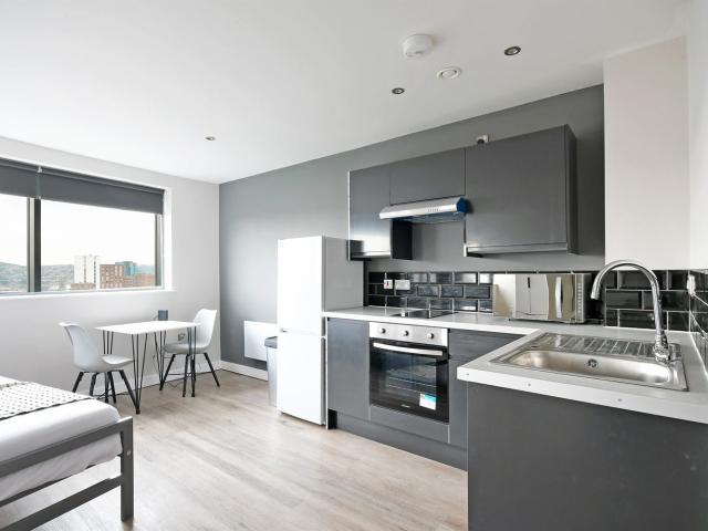608, West One Cube, City Centre, S1