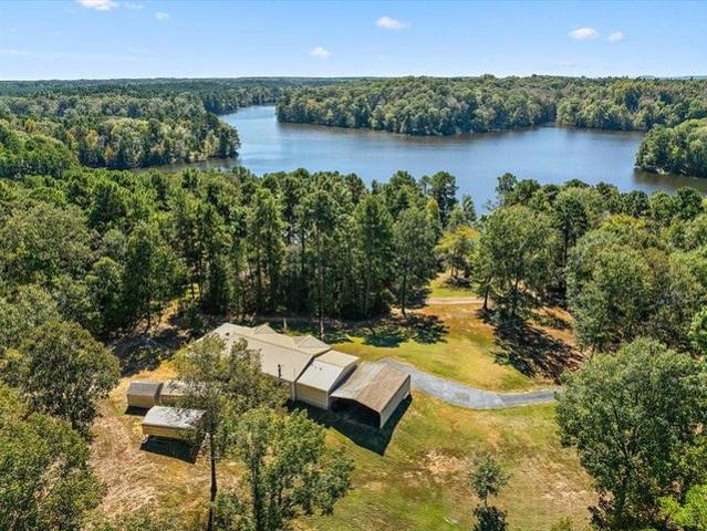 608 Timberlake Dr, Center, TX 75901