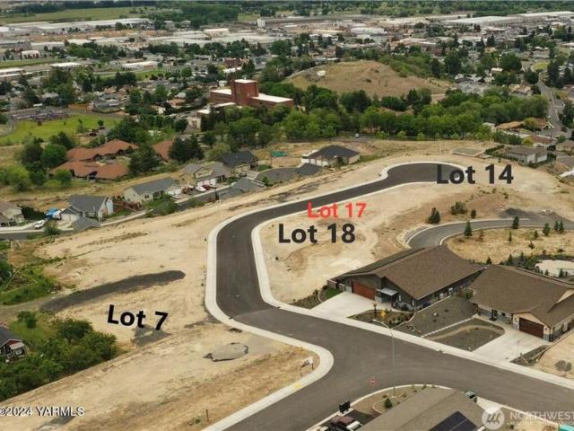 608 Vista Del Sol, Unit 17, Selah, WA 98942
