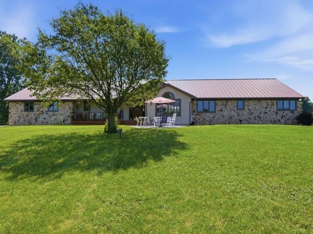 6095 E Division Rd, Angola, IN 46703