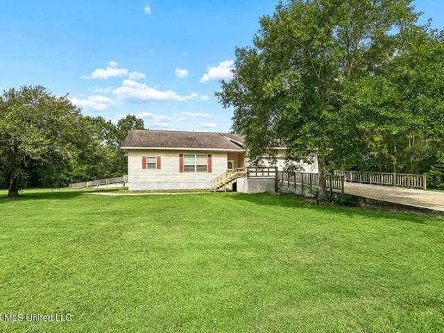 6096 Bayouwood Dr, Pearlington, MS 39572