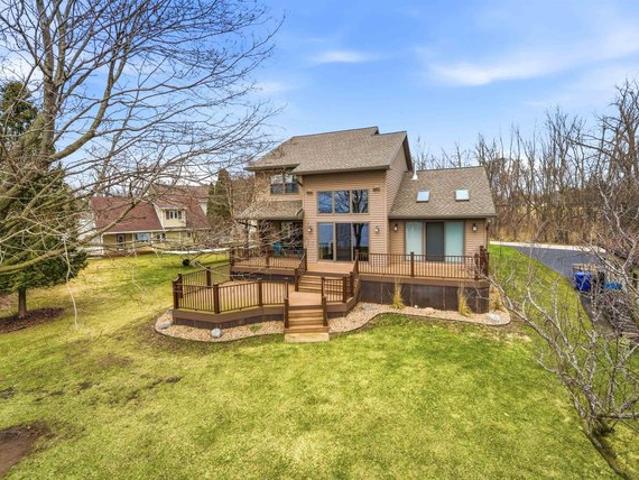 6097 E Lyngaas Rd, Winneconne, WI 54986