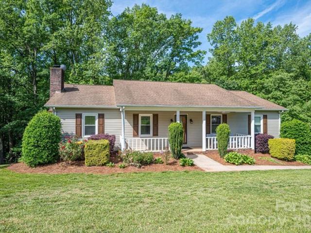 6097 Tuckborough Rd, Hickory, NC 28602