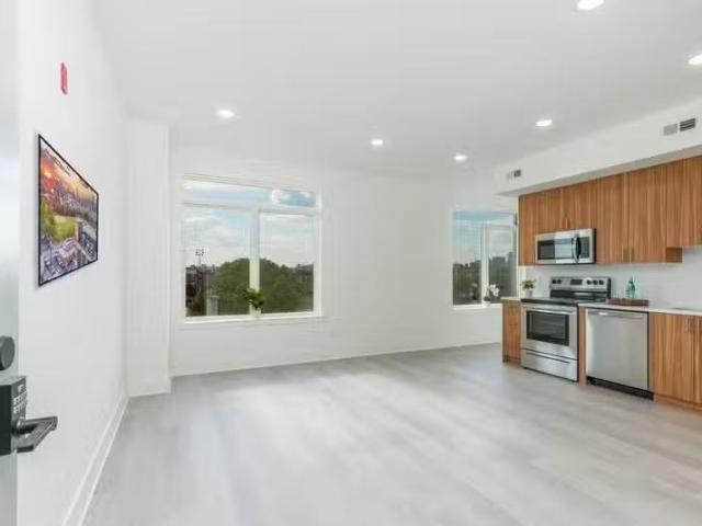 60988115 Wharton Flats