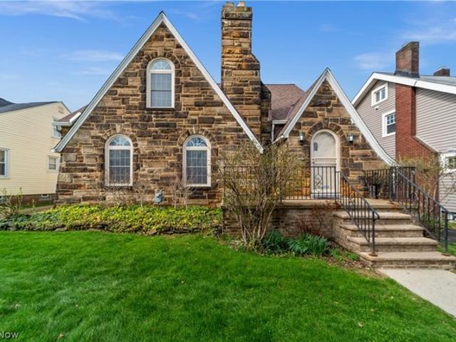 6098 Manchester Rd, Parma, OH 44129