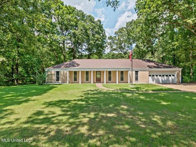 6090 Northwood Dr, Olive Branch, MS 38654
