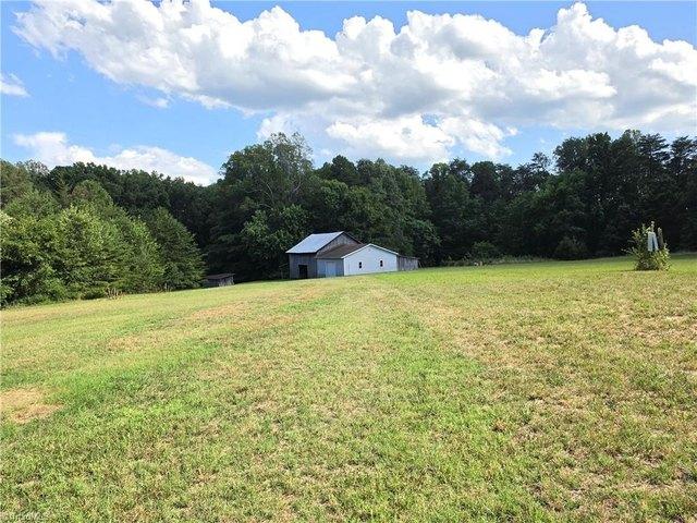 6091 Eaton Rd, Walnut Cove, NC 27052