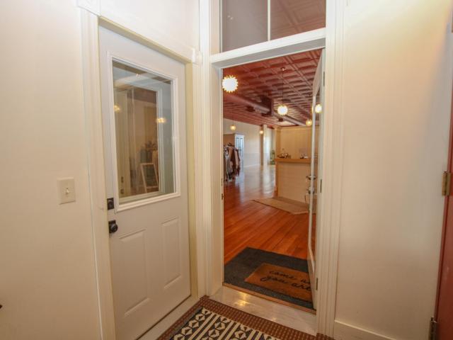 609 1/2 Broadway Street