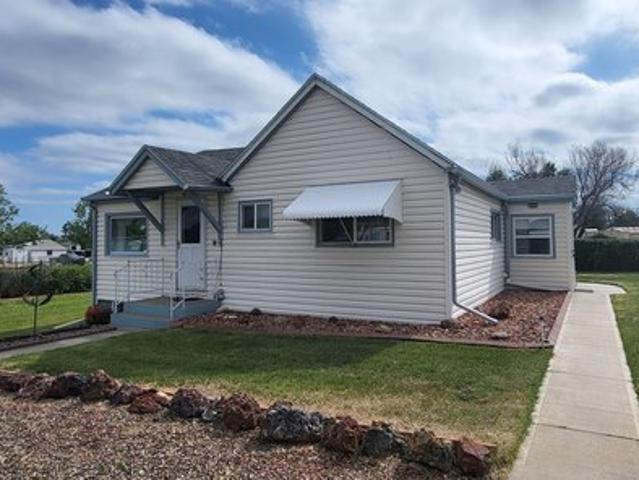 609 1/2 N 8th St, Miles City, MT 59301