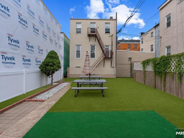 609 38th Street