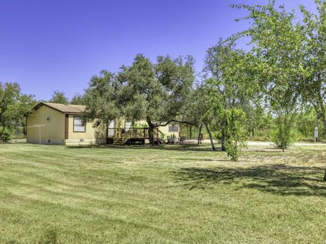 609 County Road 4647, Hondo, TX 78861