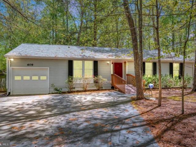 609 Confederate Dr, Locust Grove, VA 22508