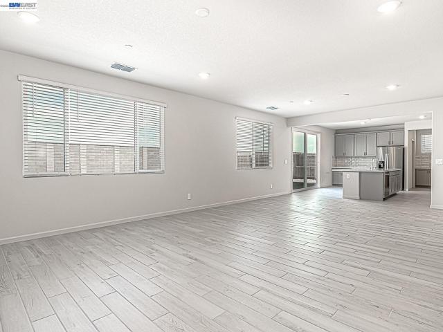 609 Channel Cir