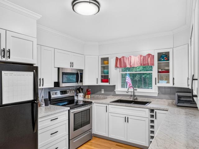 609 bank st w
