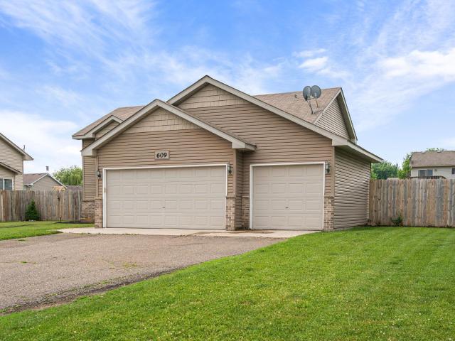 609 Bluebird Street