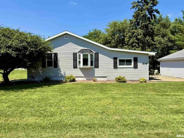 609 Glenway Ave, Knoxville, IL 61448