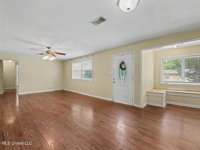 609 Dicks Street
