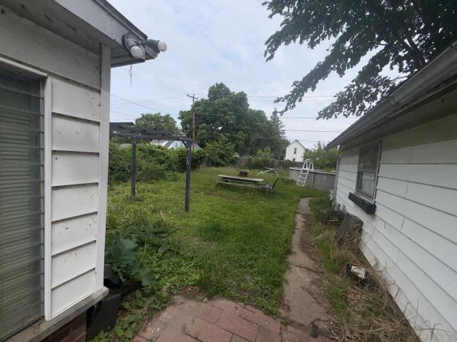 609 E 5th Street