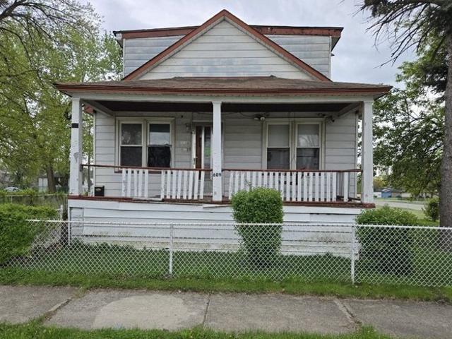 609 E 152nd St, Phoenix, IL 60426