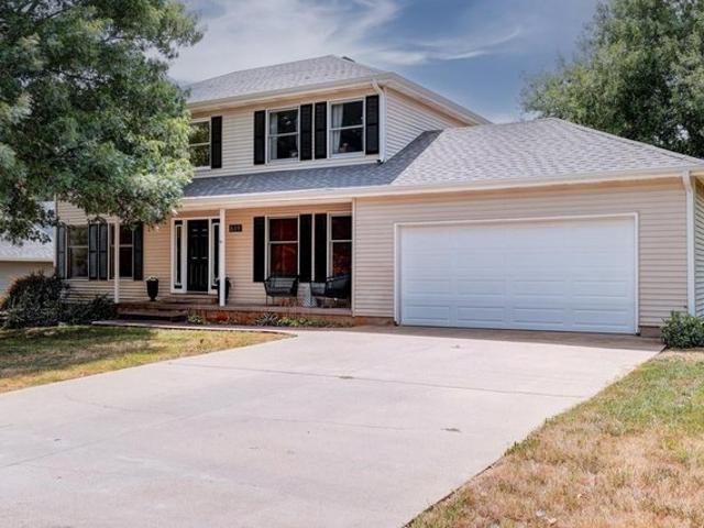 609 E 33rd Ave, Winfield, KS 67156